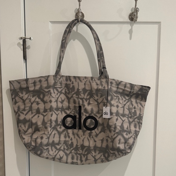ALO Yoga | Bags | Alo Iconic Shopper Tote New | Poshmark